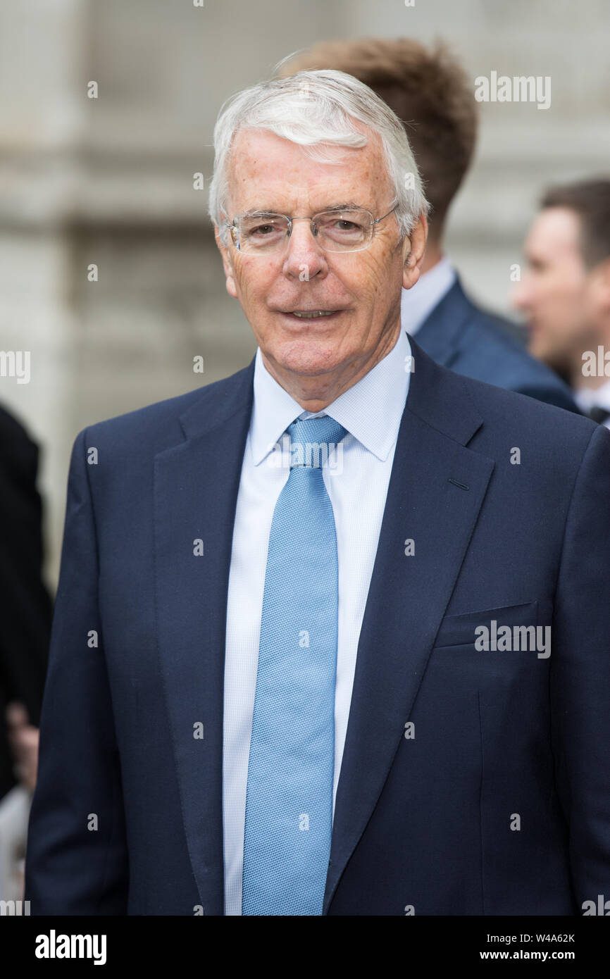 PM and Former PMs pay tribute to Lord Heywood: Westminster Abbey ...