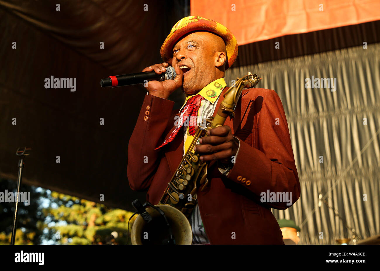 Shoreline amphitheater mountain view hi-res stock photography and ...