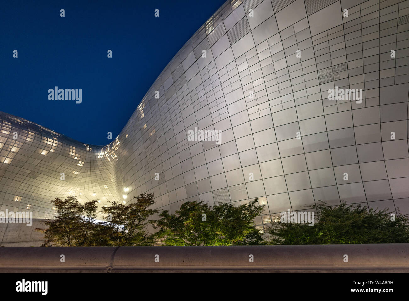 Curve design building curves hi-res stock photography and images - Alamy