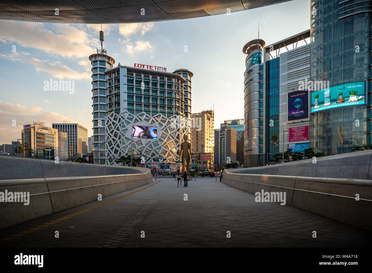 Dongdaemun design plaza hi-res stock photography and images - Alamy
