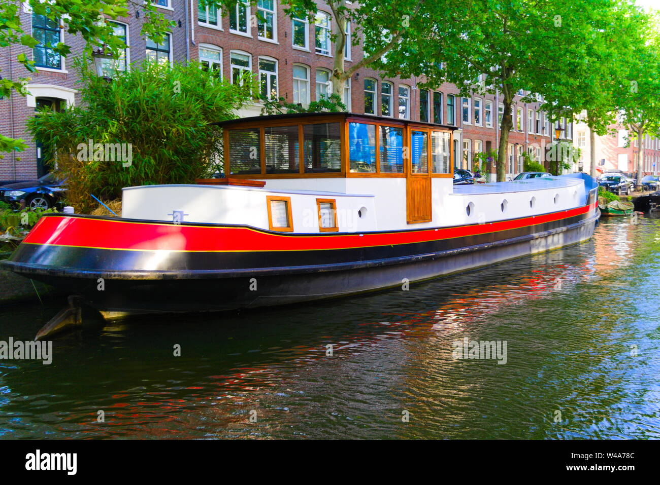Square houseboat hi-res stock photography and images - Alamy