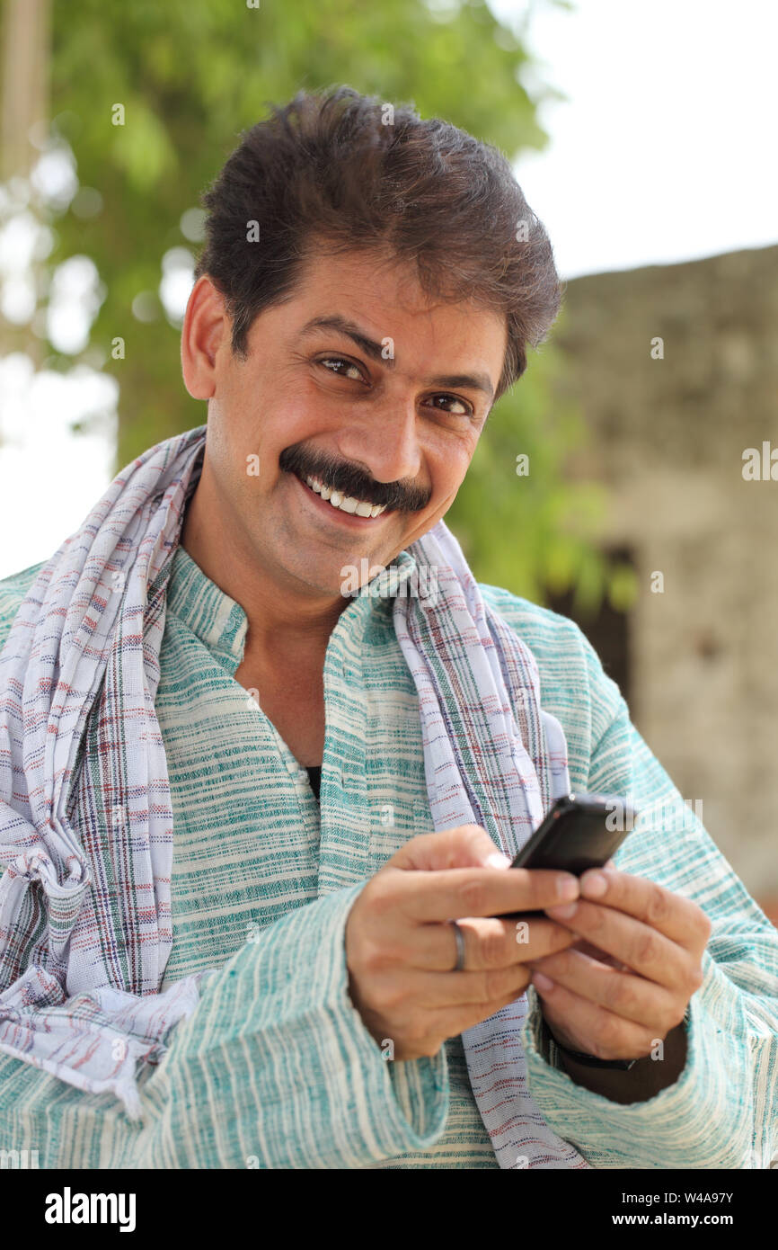 Man text messaging on a mobile phone Stock Photo - Alamy