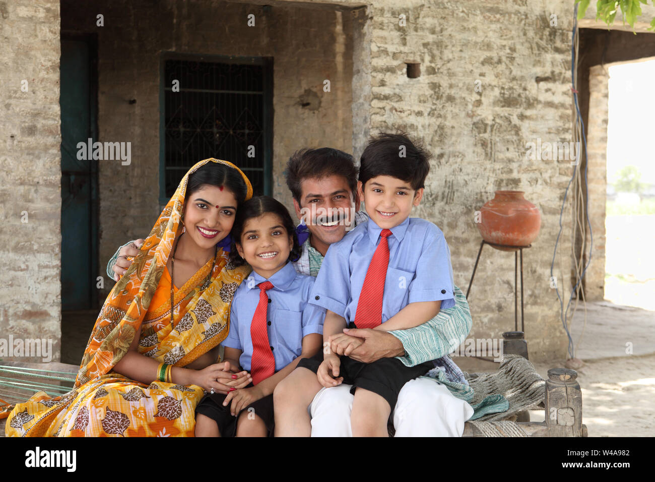 Portrait of a rural family smiling Stock Photo - Alamy