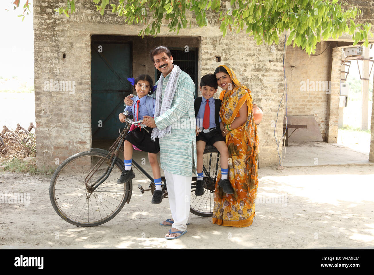 Rural family smiling Stock Photo - Alamy