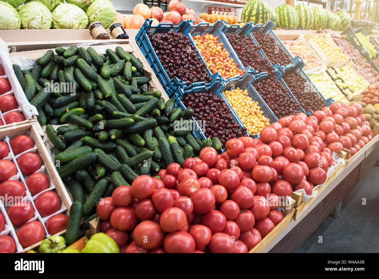 Vegetable farmer market counter Stock Photo - Alamy