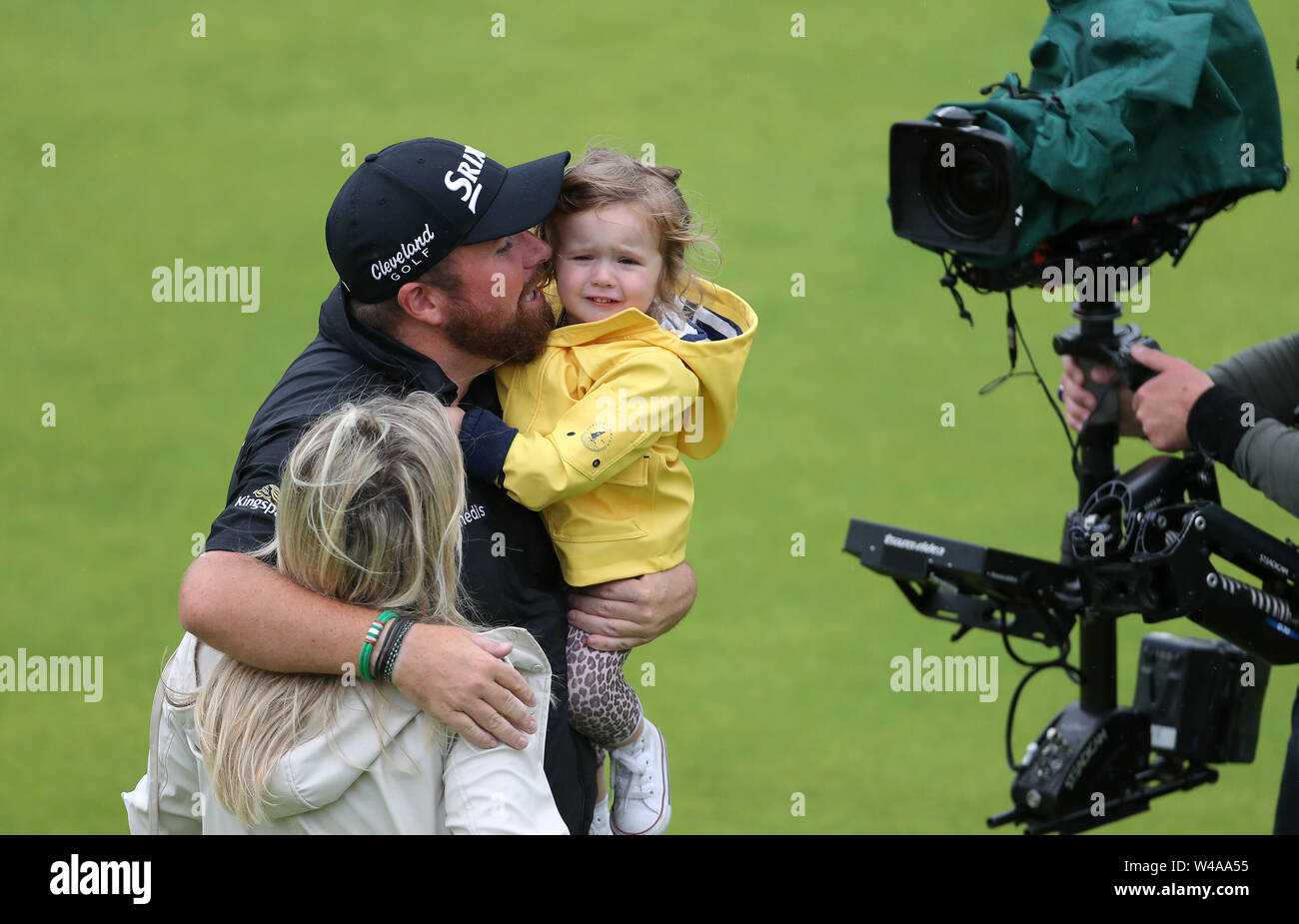 Republic Of Ireland's Shane Lowry celebrates winning the Claret Jug ...