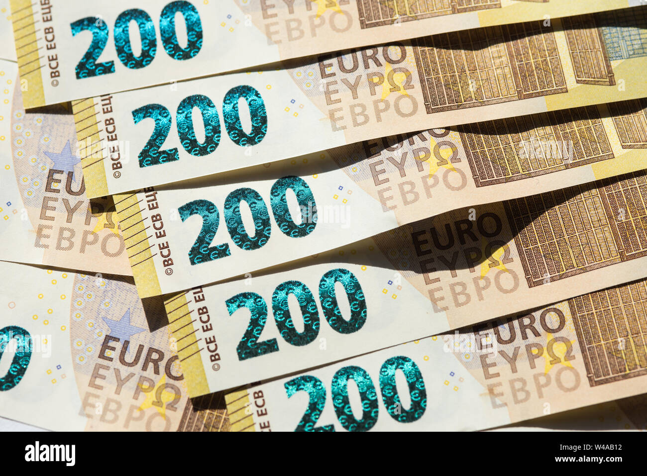 Two hundred euro notes hi-res stock photography and images - Alamy