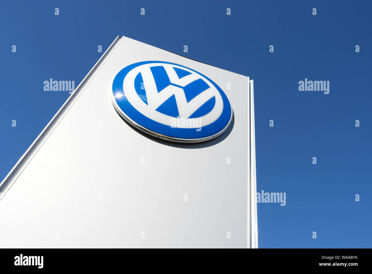 Blue vw logo hi-res stock photography and images - Alamy