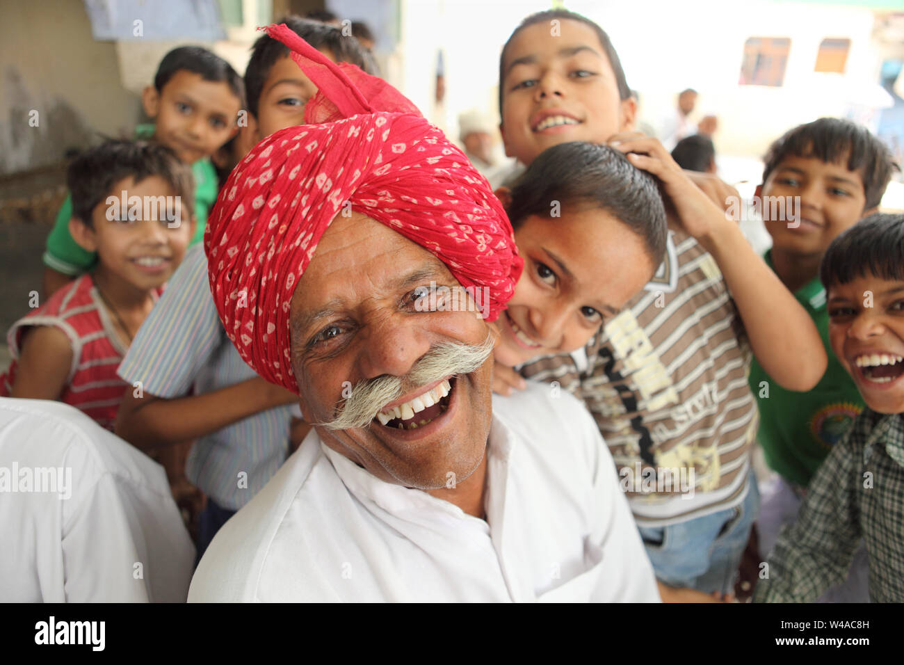 Portrait of an old man smiling Stock Photo - Alamy
