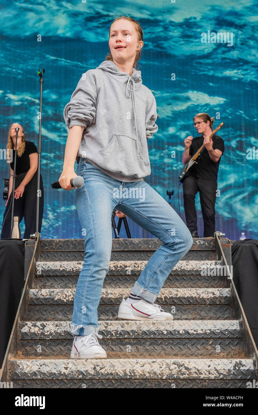 Sigrid sing hi-res stock photography and images - Alamy