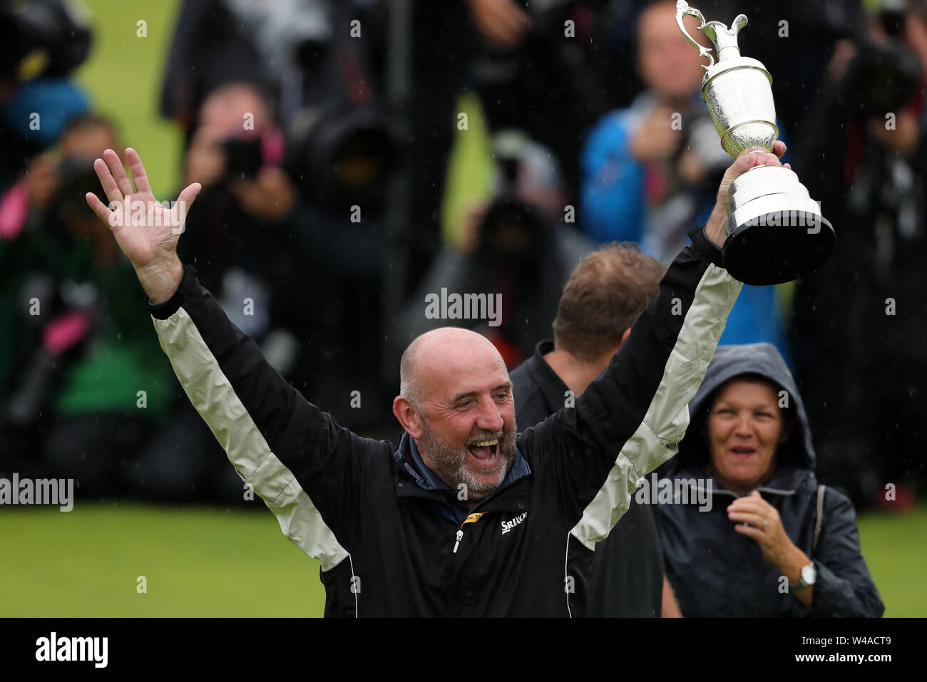 Shane Lowry's dad Brendan celebrates with Claret Jug after his son won ...