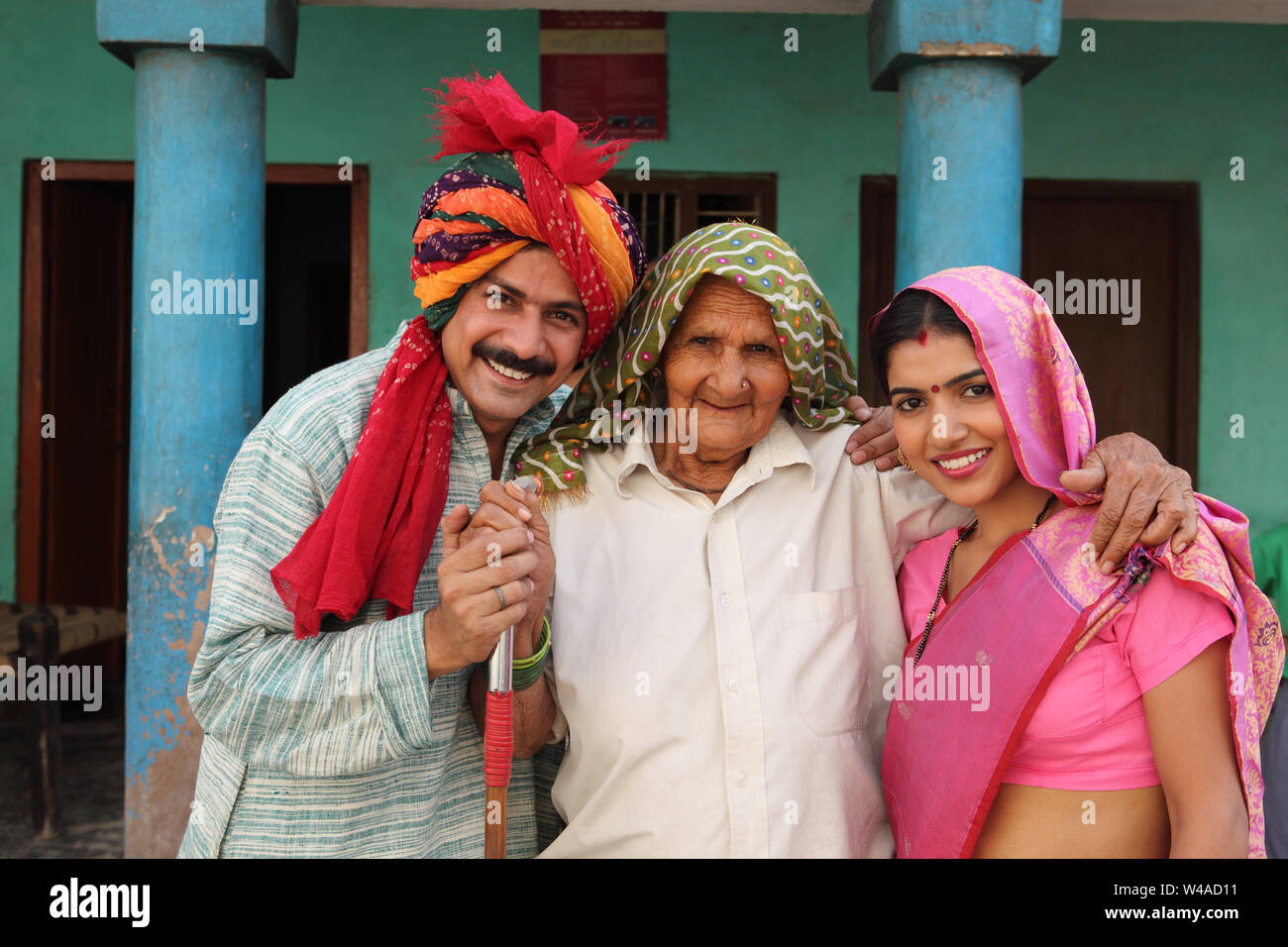 Portrait of a rural family smiling Stock Photo - Alamy