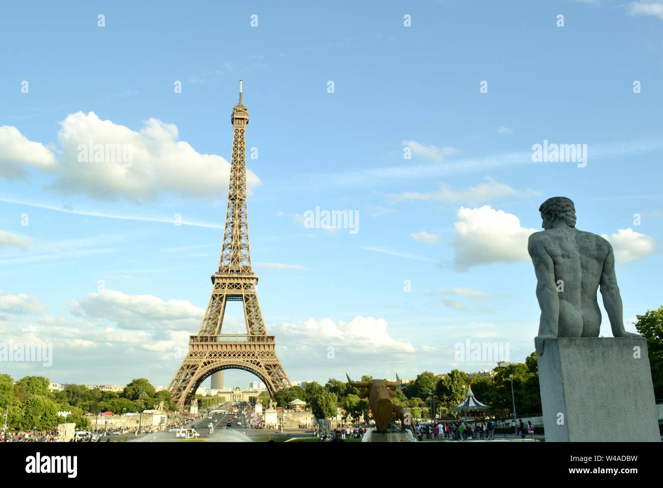 Eiffel tower tourist male hi-res stock photography and images - Alamy