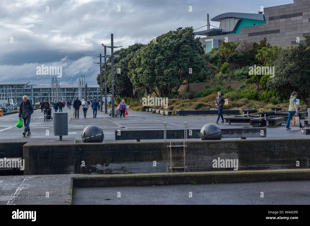 Wellington waterfront walkway hi-res stock photography and images - Alamy