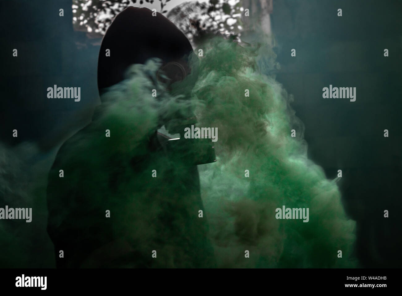 Gass mask hi-res stock photography and images - Alamy