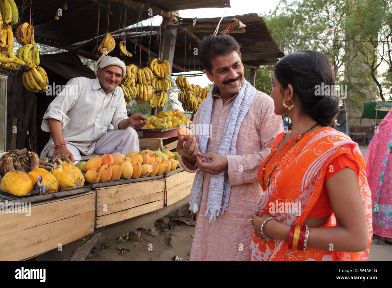 Couple purchasing mango at a market stall Stock Photo - Alamy
