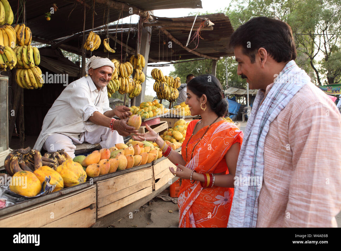 Indian mango stall hi-res stock photography and images - Alamy
