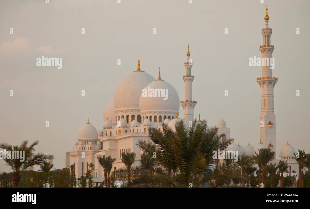 Abu dhabi emirato hi-res stock photography and images - Alamy