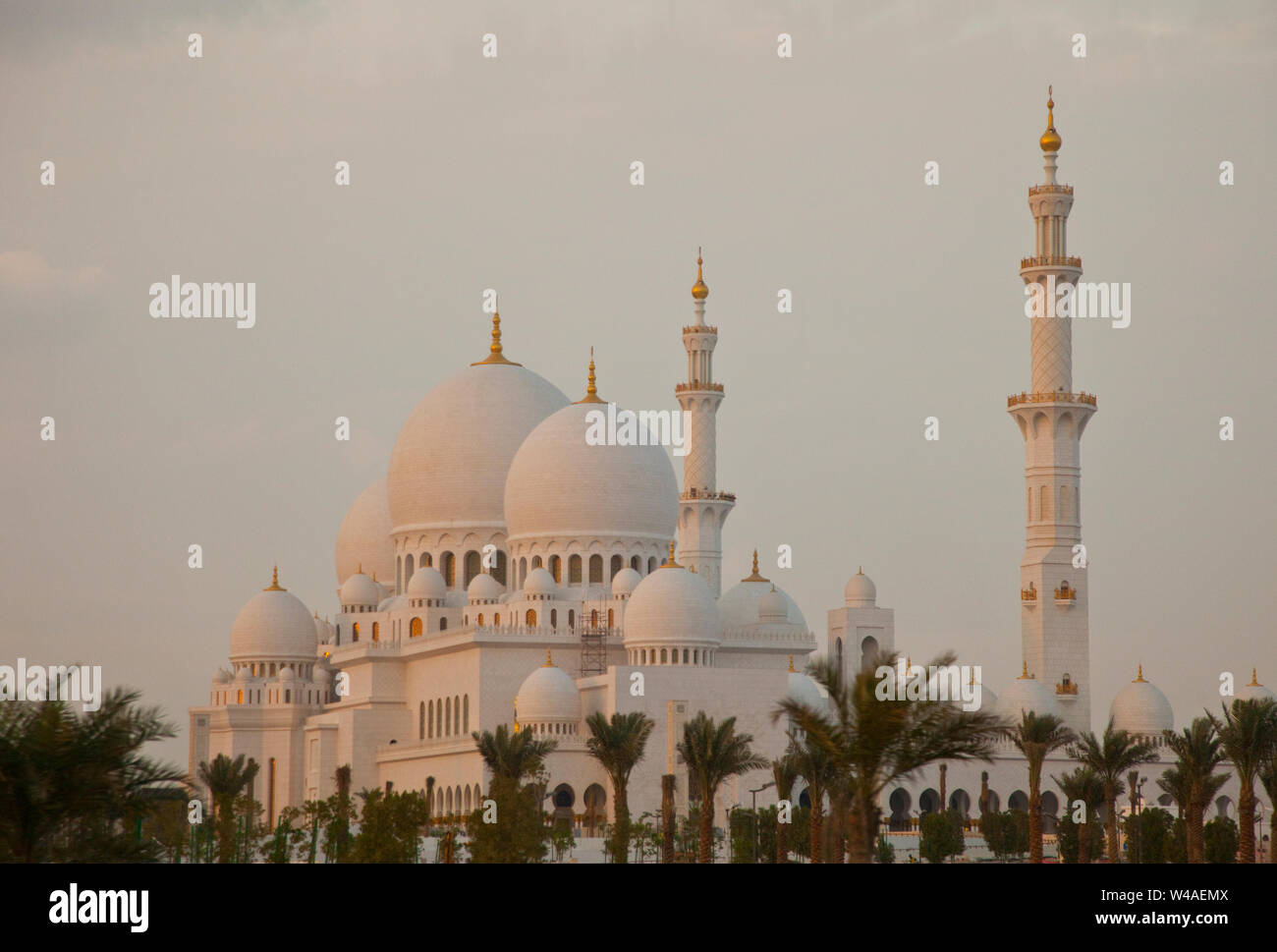 Abu dhabi emirato hi-res stock photography and images - Alamy