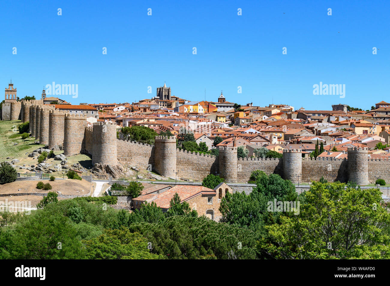 Medieval landmarks hi-res stock photography and images - Alamy