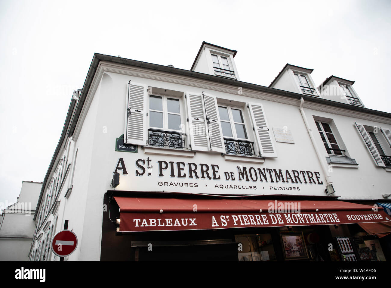 Louvre souvenir hi-res stock photography and images - Alamy