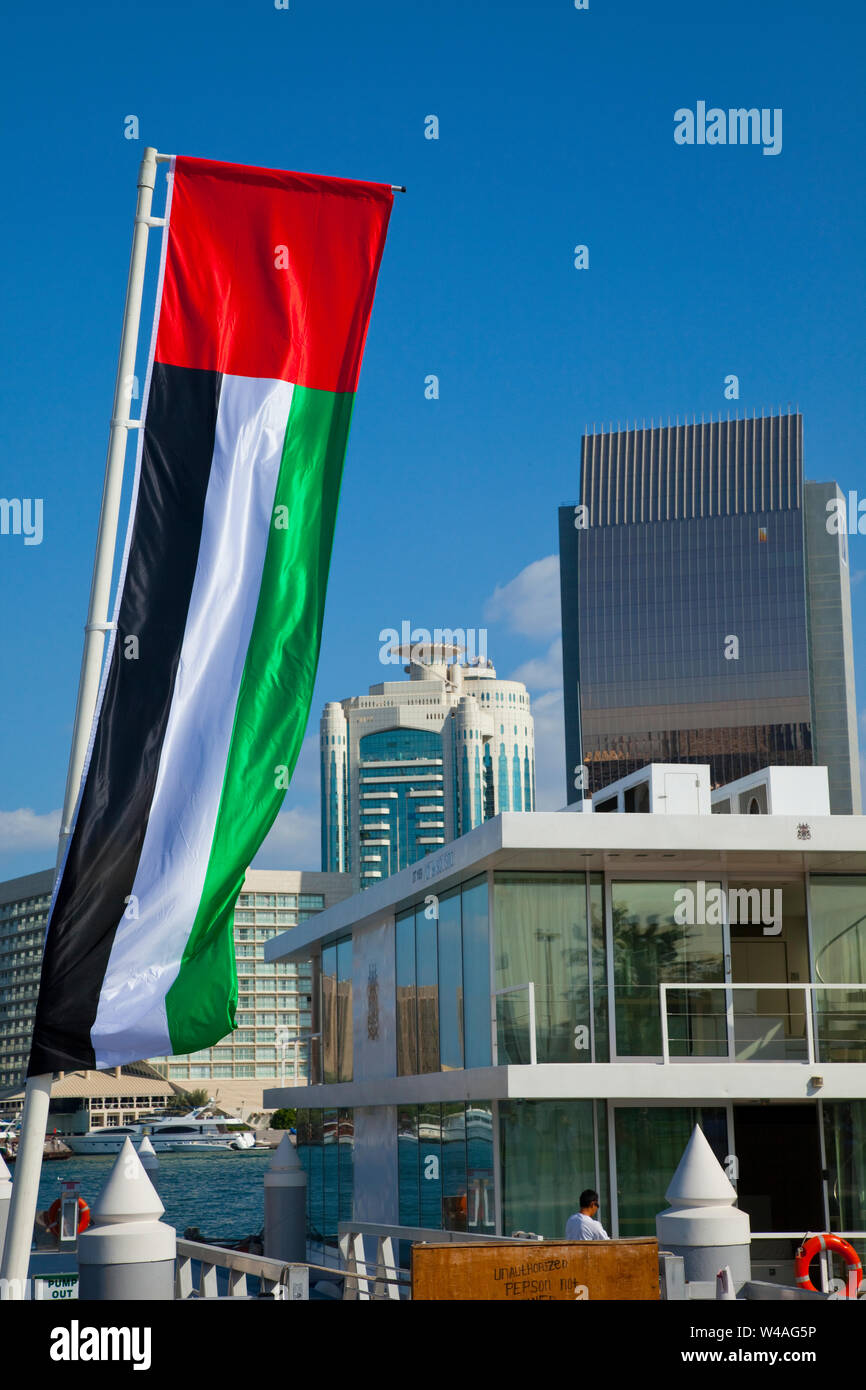 Emiratos hi-res stock photography and images - Alamy