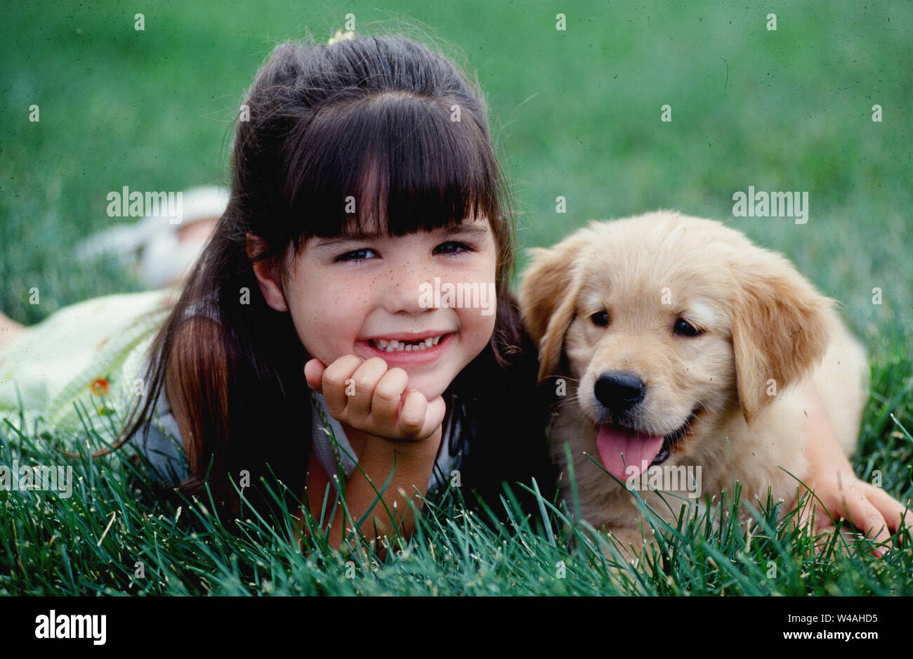 Girls pets puppy child children hi-res stock photography and images - Alamy