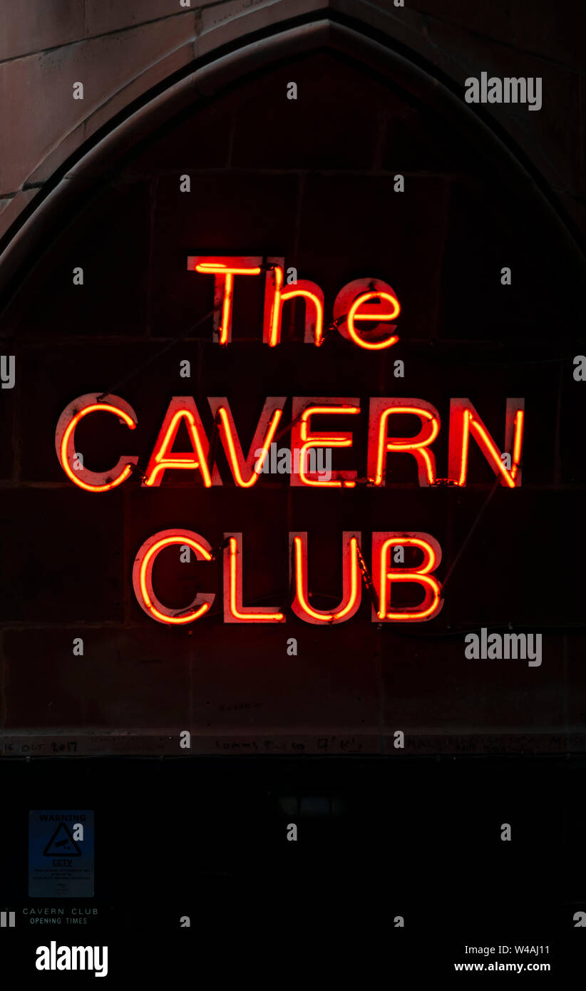 The Cavern Club neon sign on Mathew Street, The Beatles clubs street in ...