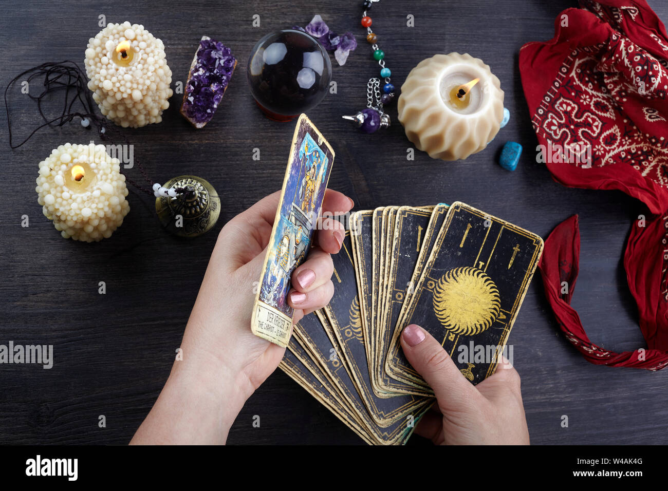 Tarot card reading hands hi-res stock photography and images - Alamy