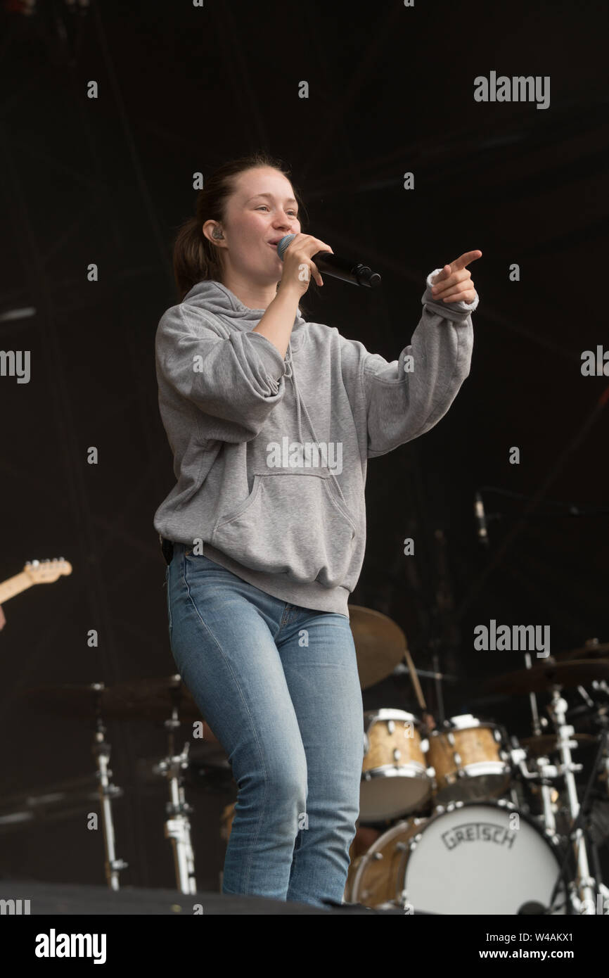 Sigrid on stage hi-res stock photography and images - Alamy