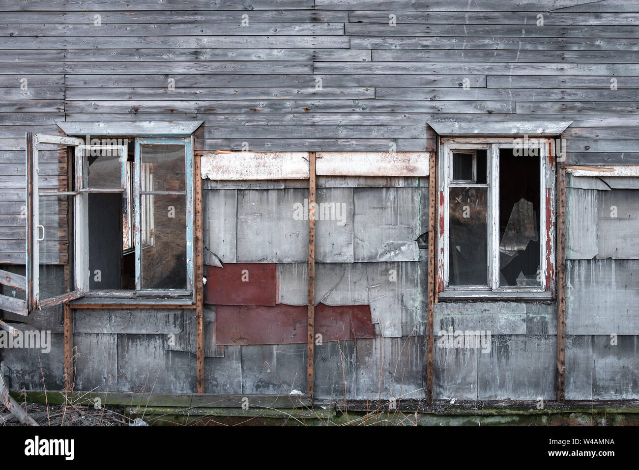 Burning down houses hi-res stock photography and images - Alamy