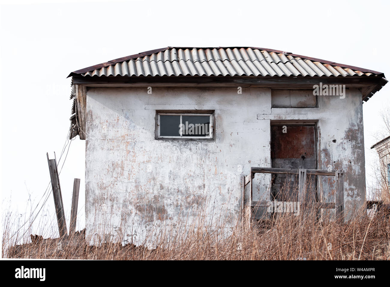 Broken out windows hi-res stock photography and images - Alamy