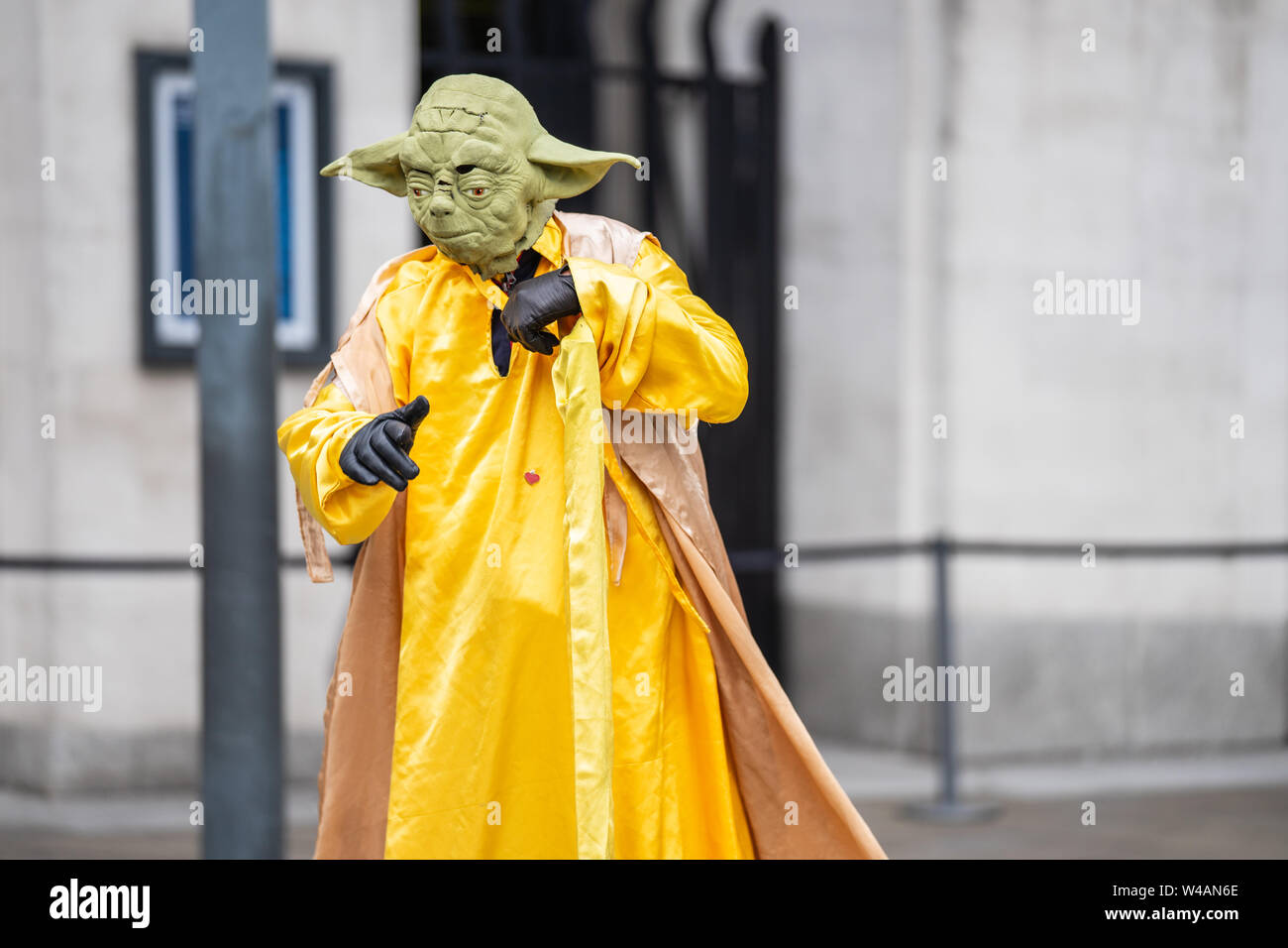 Levitating yoda hi-res stock photography and images - Alamy