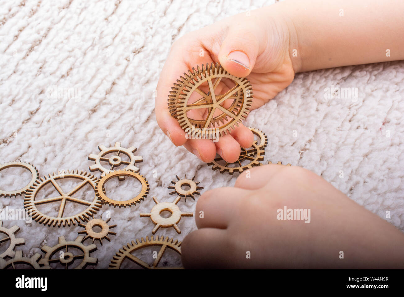 Hand holding gear wheels as the concept of mechanism Stock Photo - Alamy