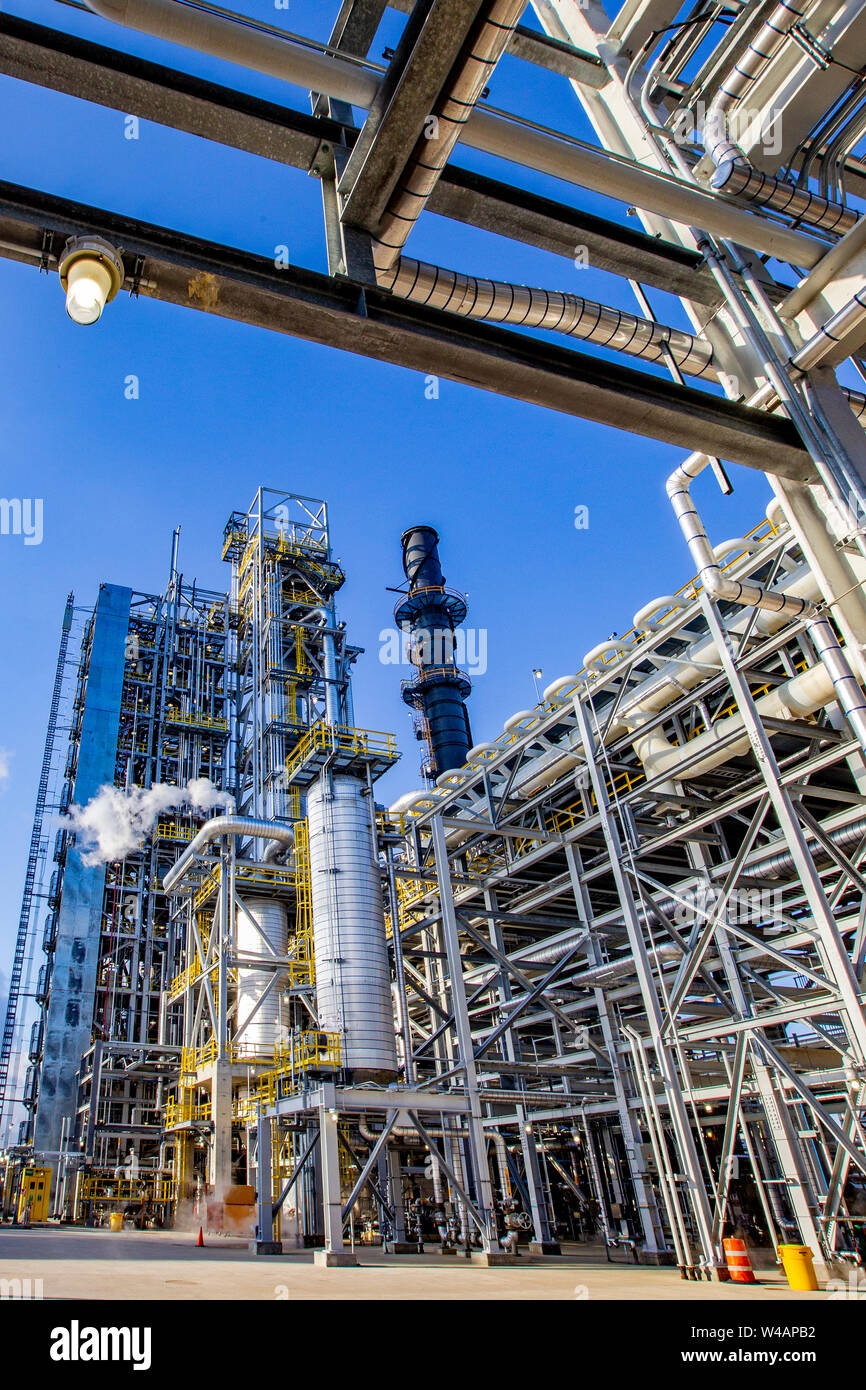 Oil refining hi-res stock photography and images - Alamy