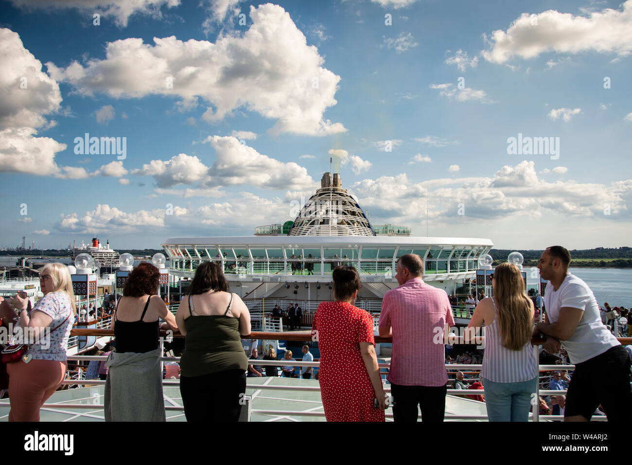 Sunbathing cruise ship hi-res stock photography and images - Alamy