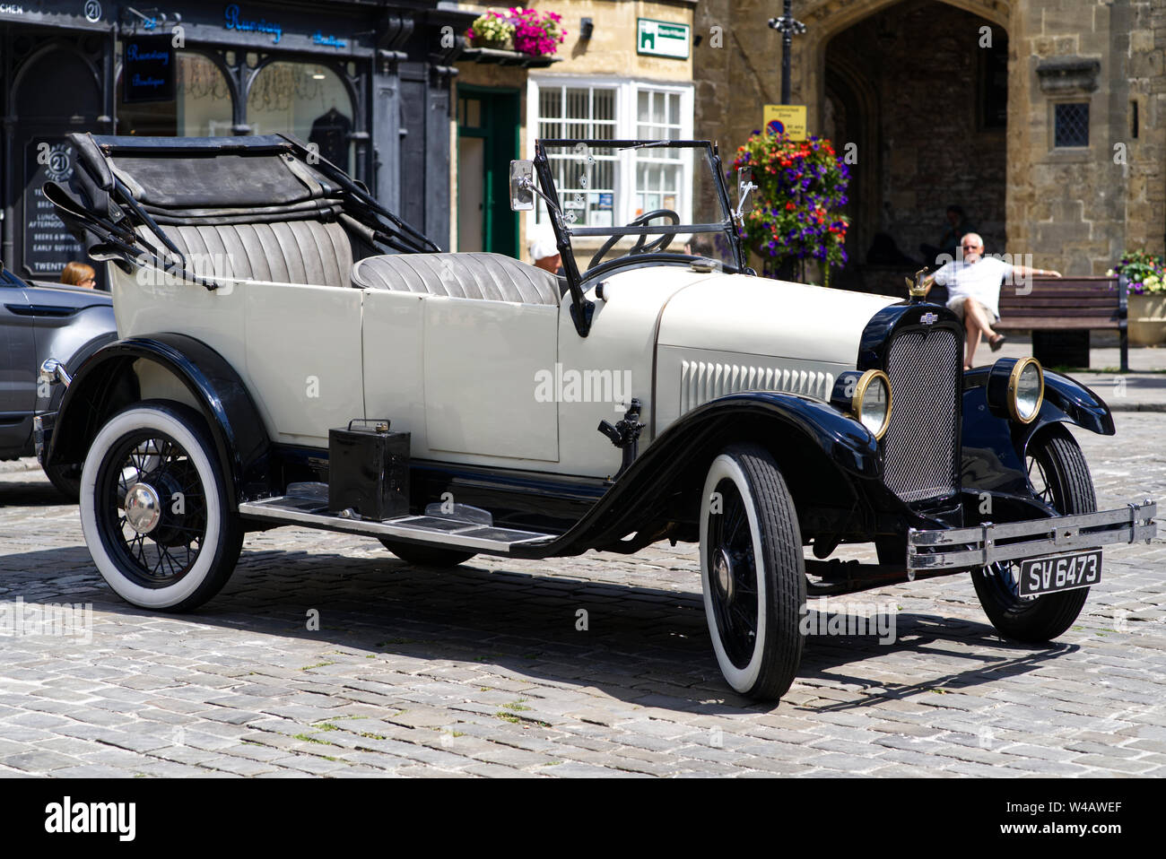 Classic chevrolet logos hi-res stock photography and images - Alamy