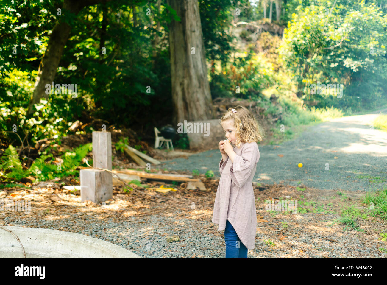 Girl eating smore hi-res stock photography and images - Alamy
