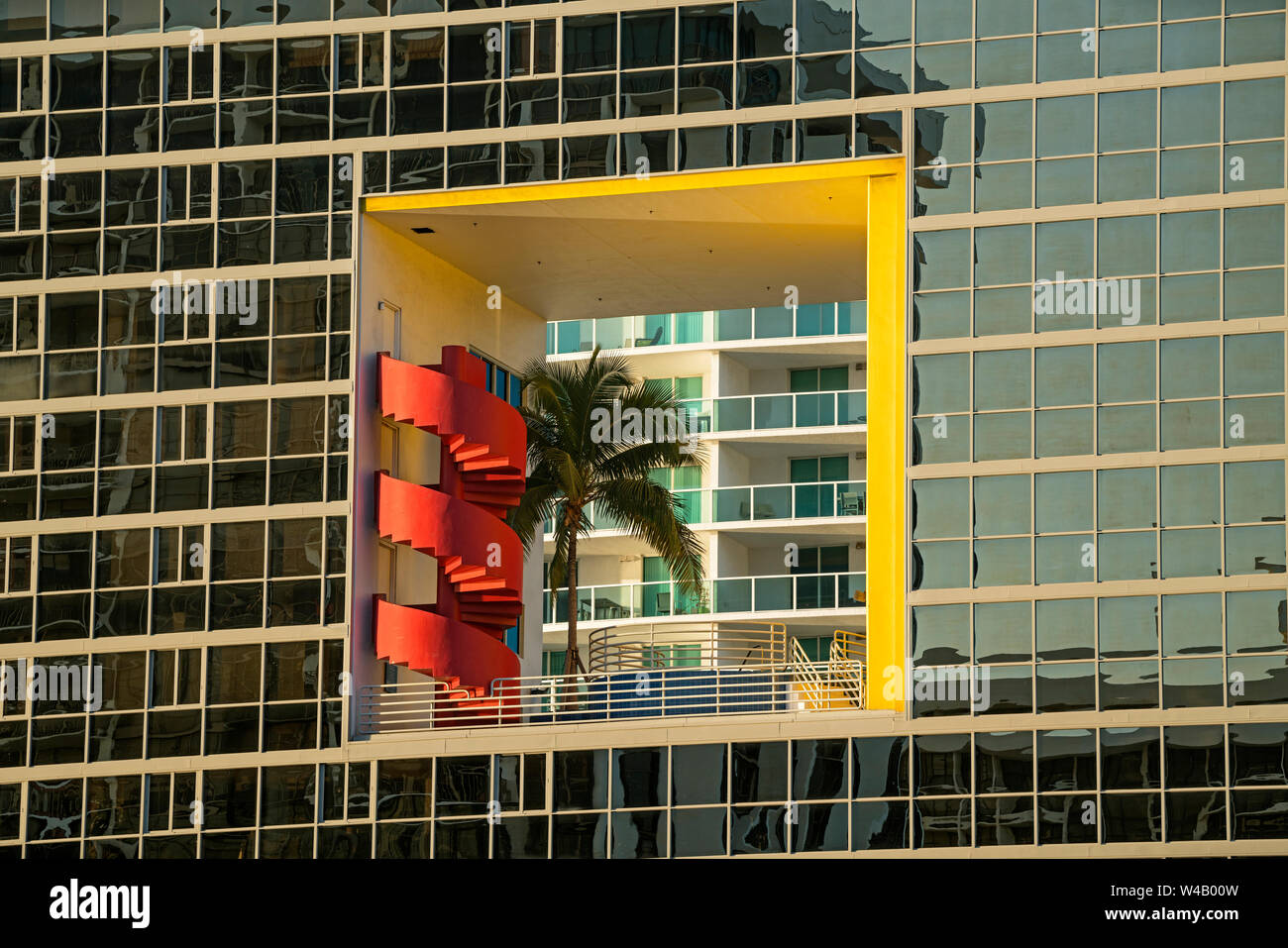 PALM COURT ATLANTIS CONDOMINIUM BUILDING (©ARQUITECTONICA 1982 ...