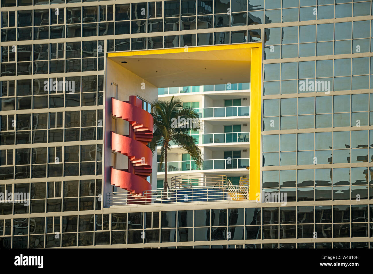 PALM COURT ATLANTIS CONDOMINIUM BUILDING (©ARQUITECTONICA 1982 ...