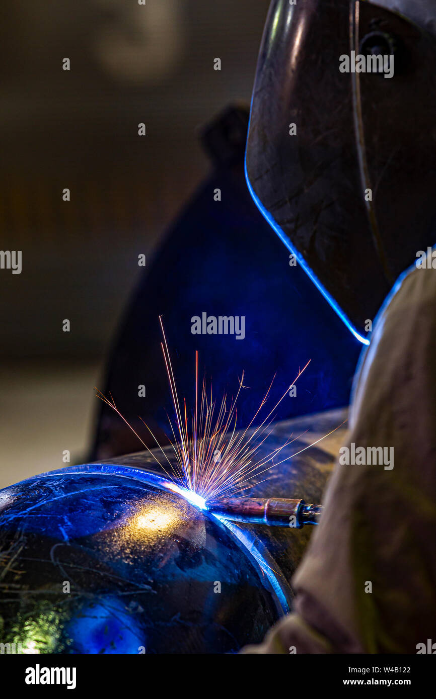 Heavy machine shop hi-res stock photography and images - Alamy