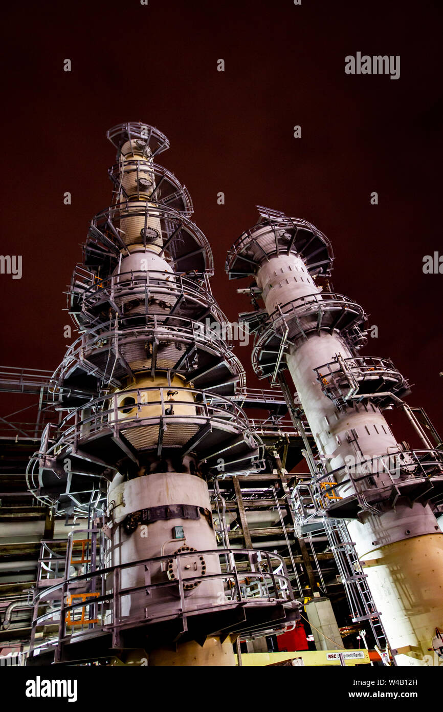 Process area oil chemical refinery hi-res stock photography and images ...