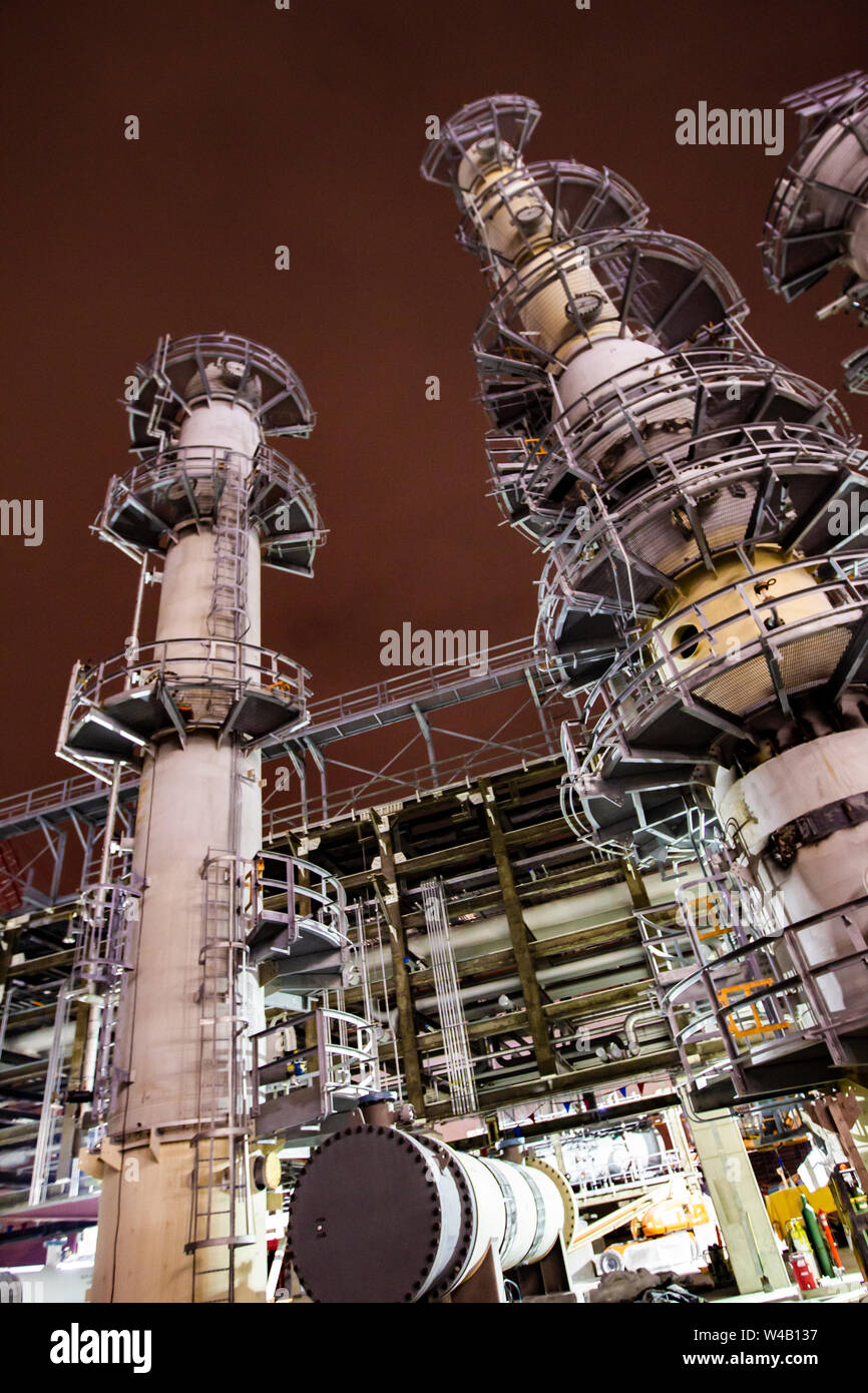 Oil pipes refinery hi-res stock photography and images - Alamy