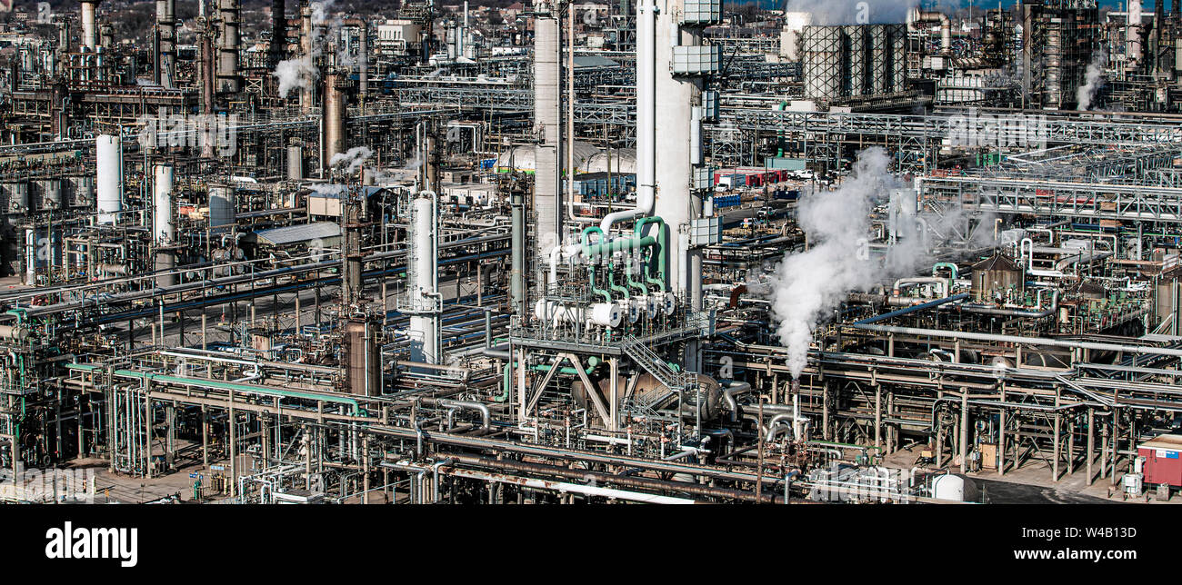 Oil and gas refinery area hi-res stock photography and images - Alamy