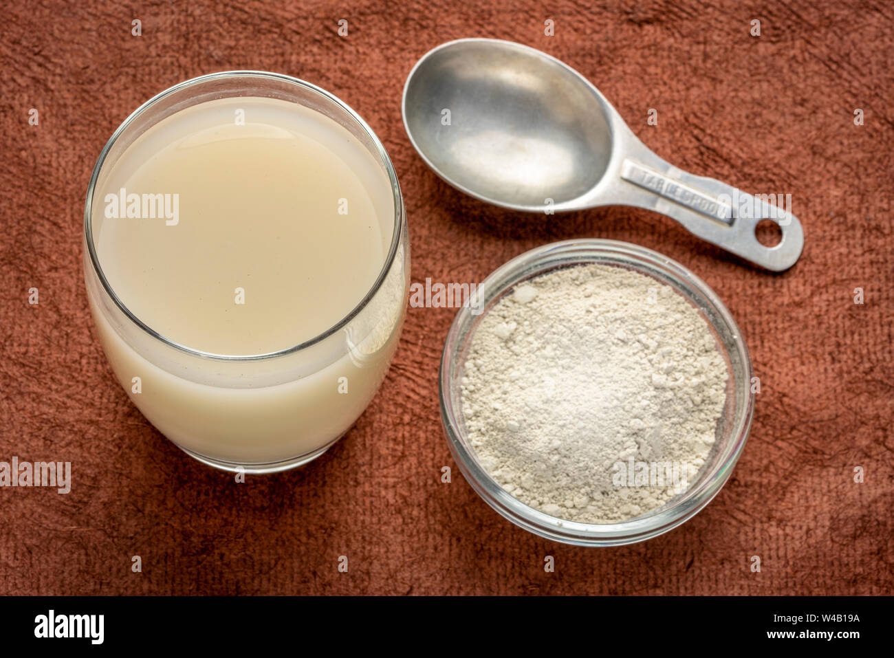 food grade diatomaceous earth supplement - powder and in a glass of ...