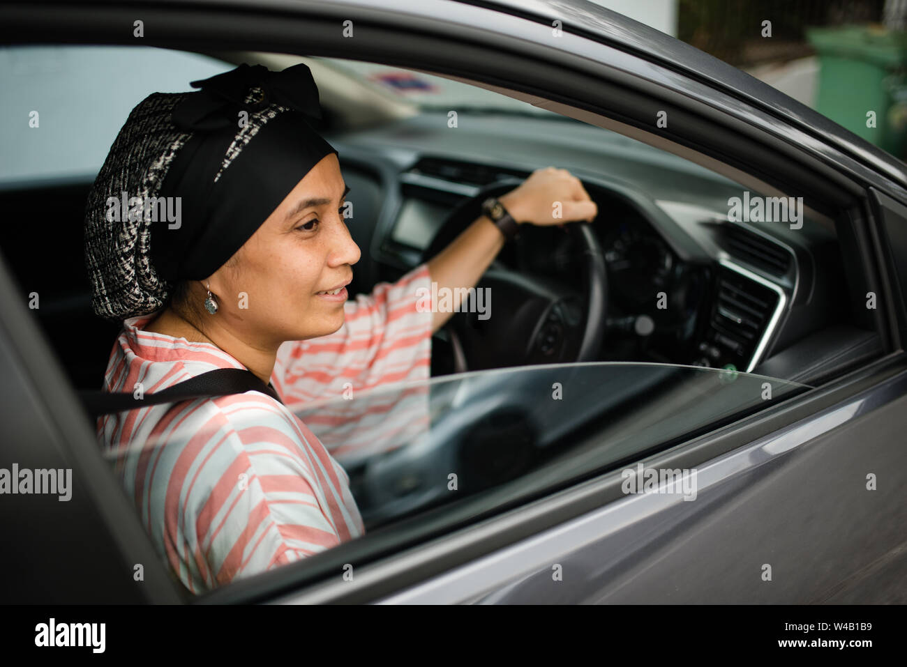 Indian car driving hi-res stock photography and images - Alamy