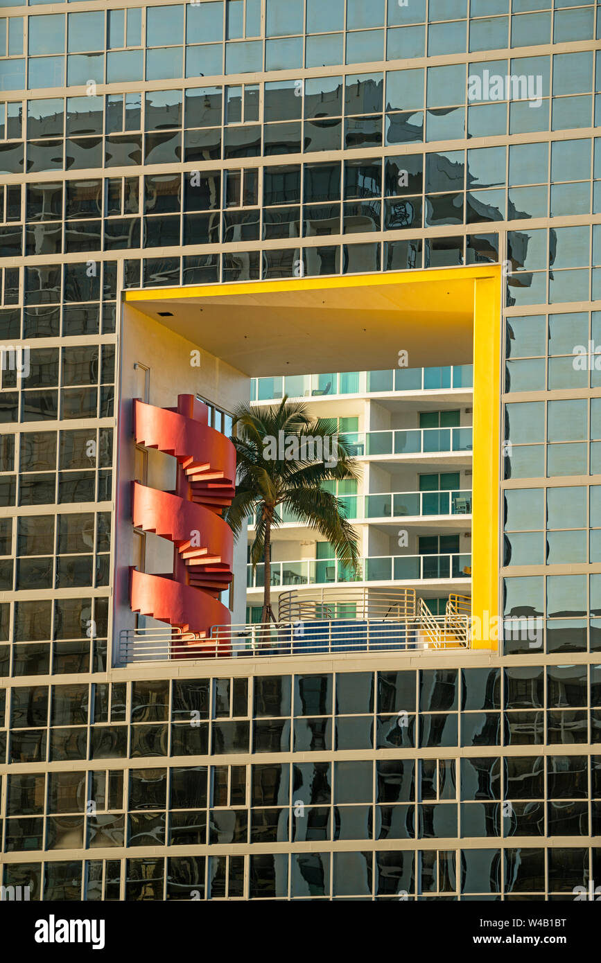 PALM COURT ATLANTIS CONDOMINIUM BUILDING (©ARQUITECTONICA 1982 ...