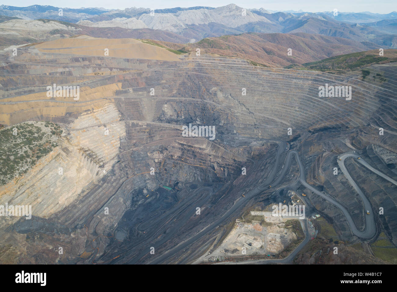Open pit coal mine hi-res stock photography and images - Alamy