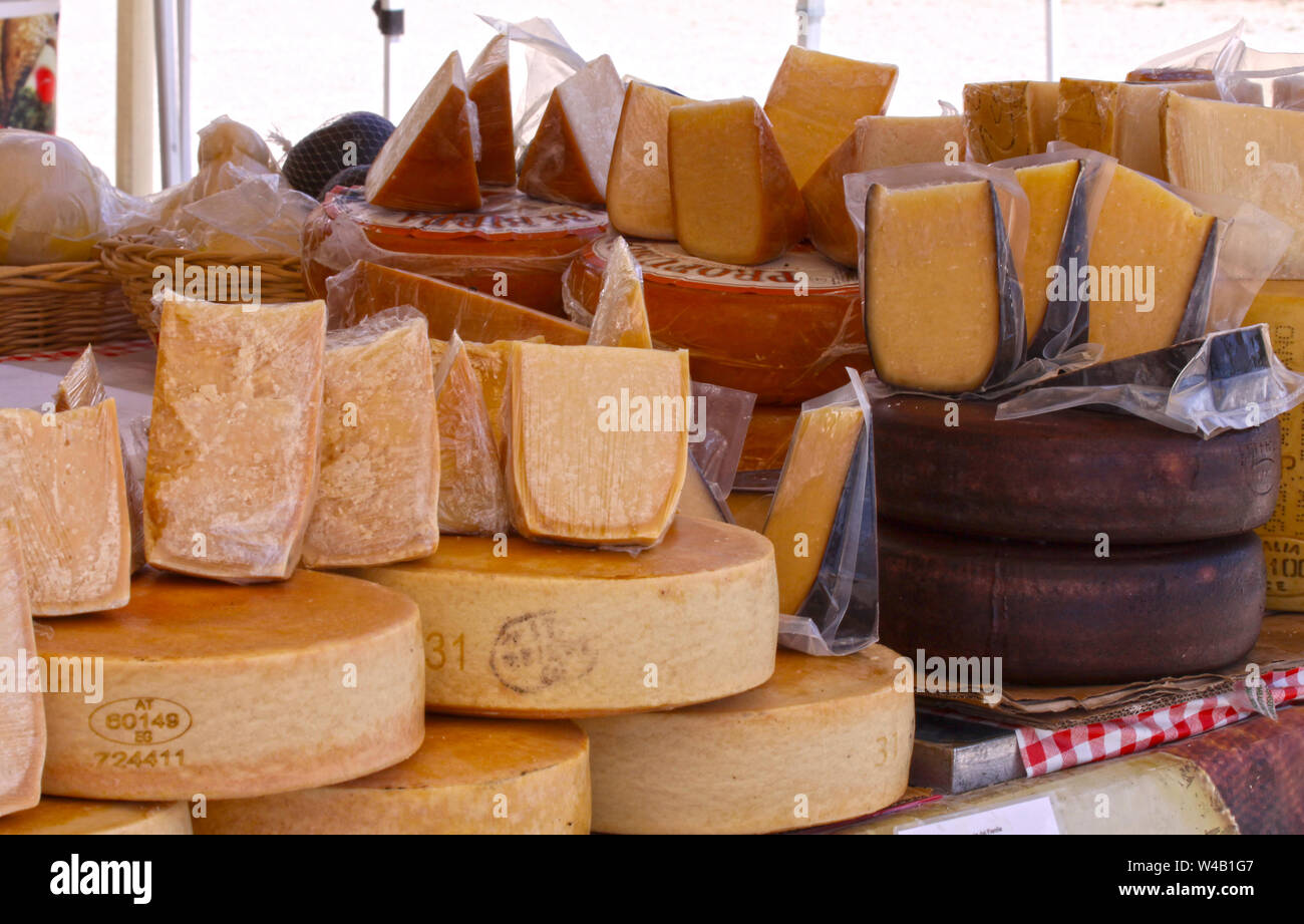 Tourism cheese stall hi-res stock photography and images - Alamy