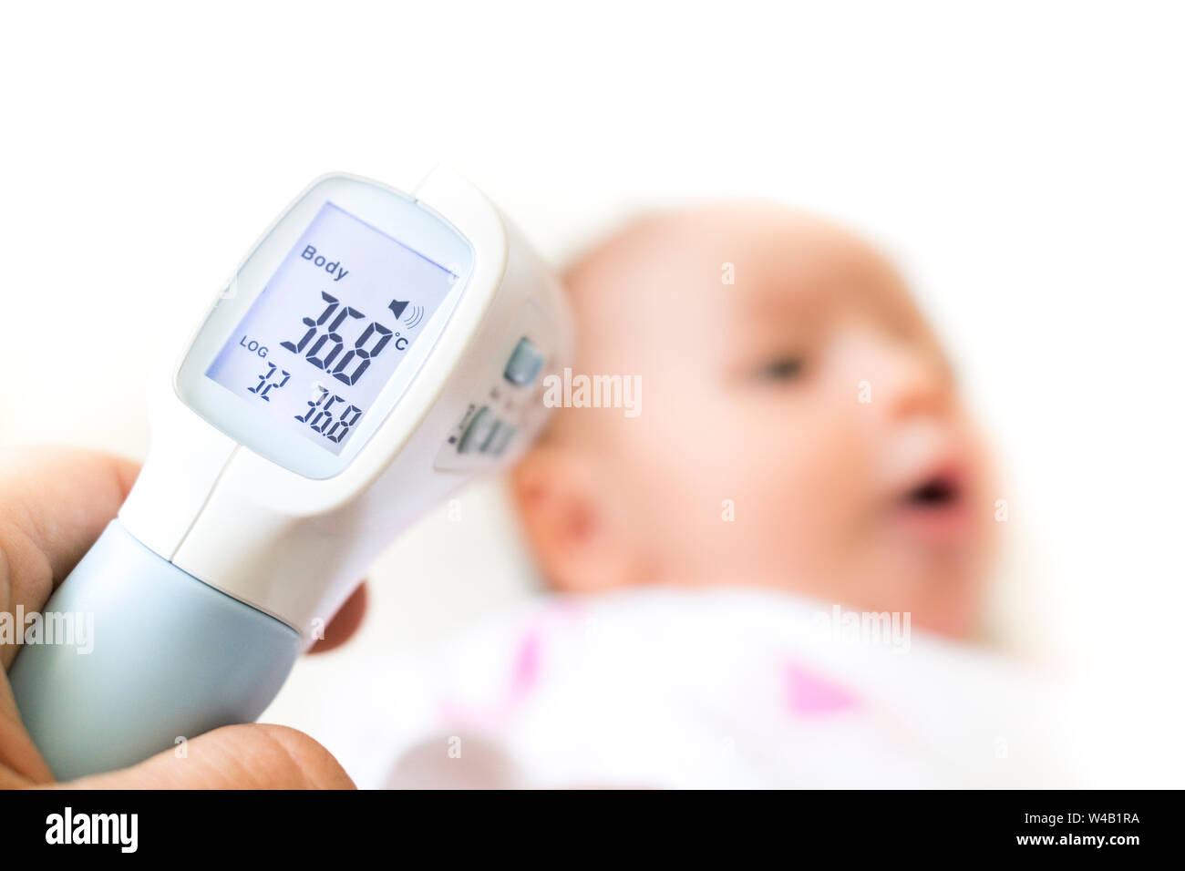 Measure child fever hi-res stock photography and images - Alamy
